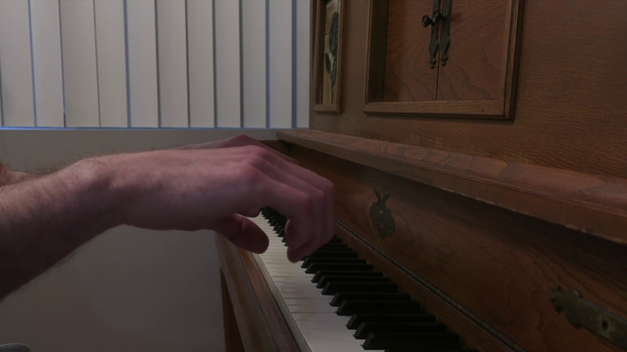 How to Curve Your Fingers at the Piano! (EASY EXERCISE) - YouTube