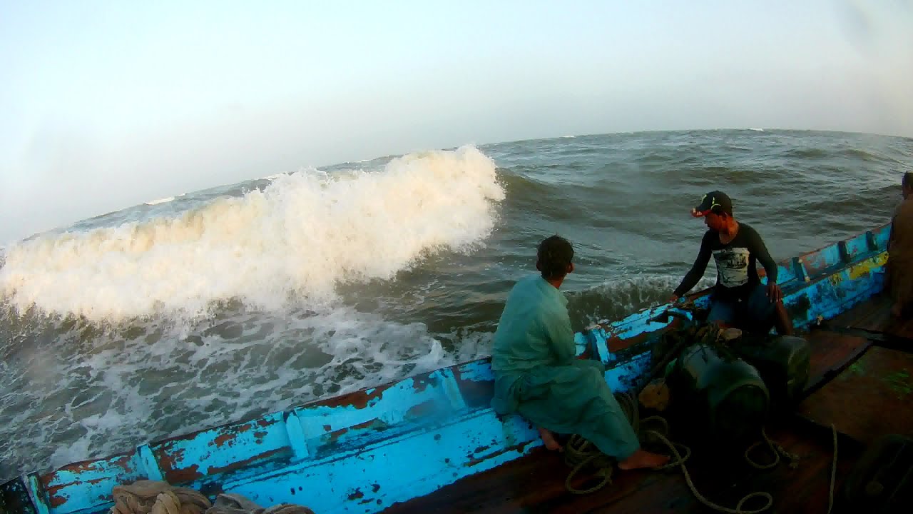 Tackling the Waves: Expert Fishing Tips - YouTube