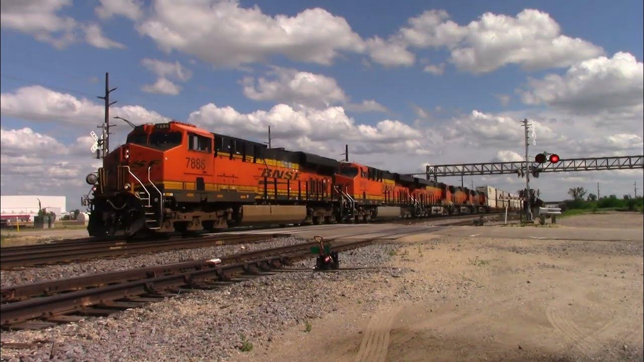 BNSF Z-CHCPTL8 Cruises Into Rochelle, IL on a Warm Summer Day - Aurora Subdivision!! - YouTube