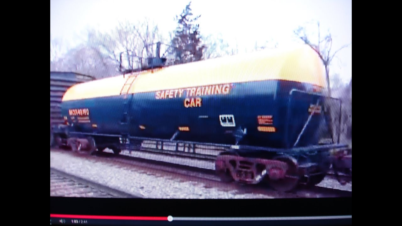 CSX Freight Train With Safety Training Cars - YouTube