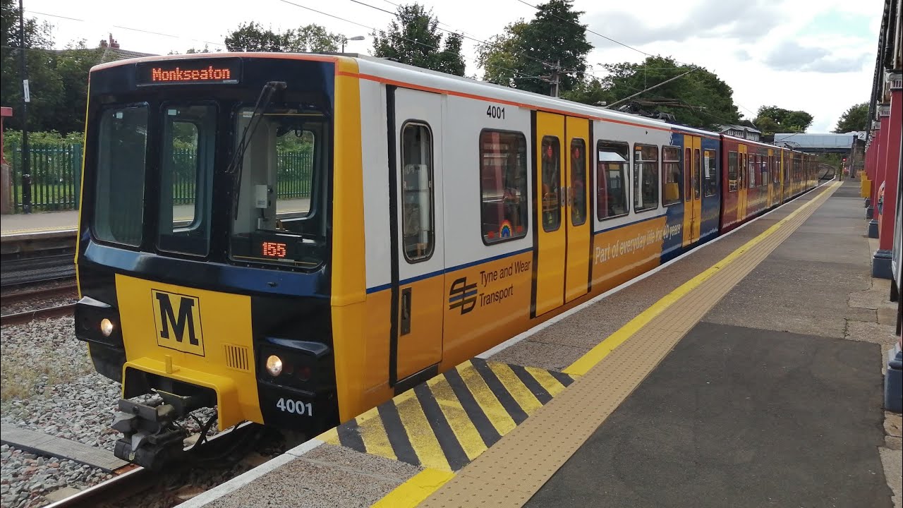 (Unrefurbished Prototype) Tyne and Wear Metro Class 599 metrocars 4001 ...