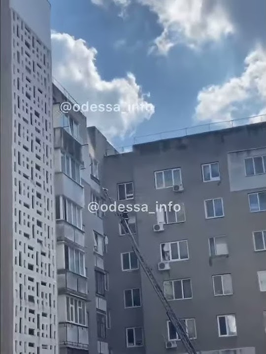 На пожаре в Южном женщина выпрыгнула из окна 9 го этажа Youtube