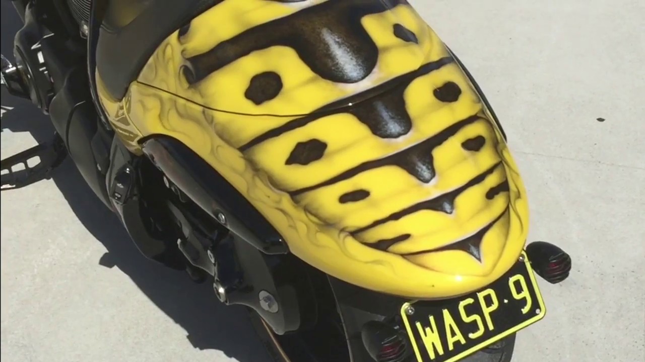 Airbrush Asylum Showcase : Suzuki M109r WASP - YouTube
