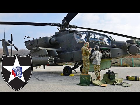 Amerikan ordusu. Güçlü AH-64E Apaçiler, Kore Cumhuriyeti'ndeki Kabus Sıradağlarında.