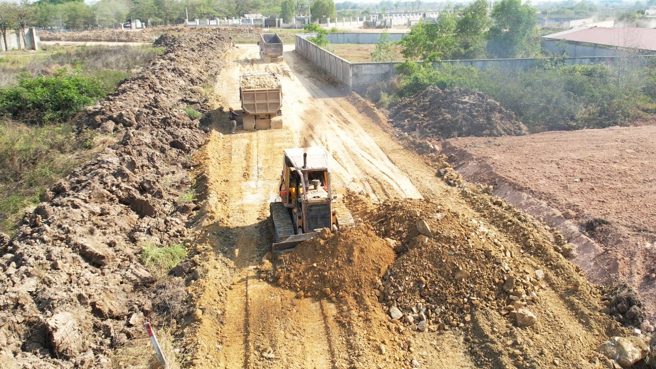 Komatsu Dozer showcases impressive strength in processing on road ...