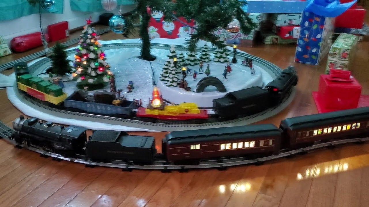 Christmas Tree Trains BIG Layout with 39' of Track in the Living Room ...