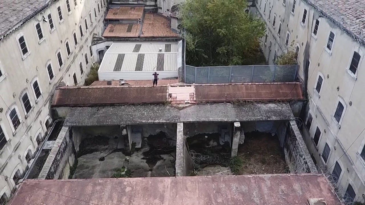 Prison Sainte Anne - YouTube