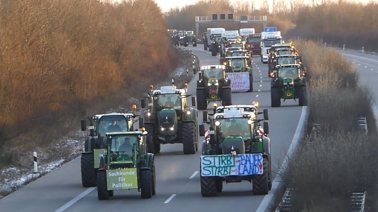 Bauern- Proteste Autobahn A14 bei Magdeburg - YouTube