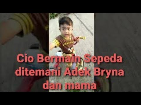 SORE HARI ABERCIO DAN BRYNA BERSAMA MAMA KELILING KOMPLEK - YouTube