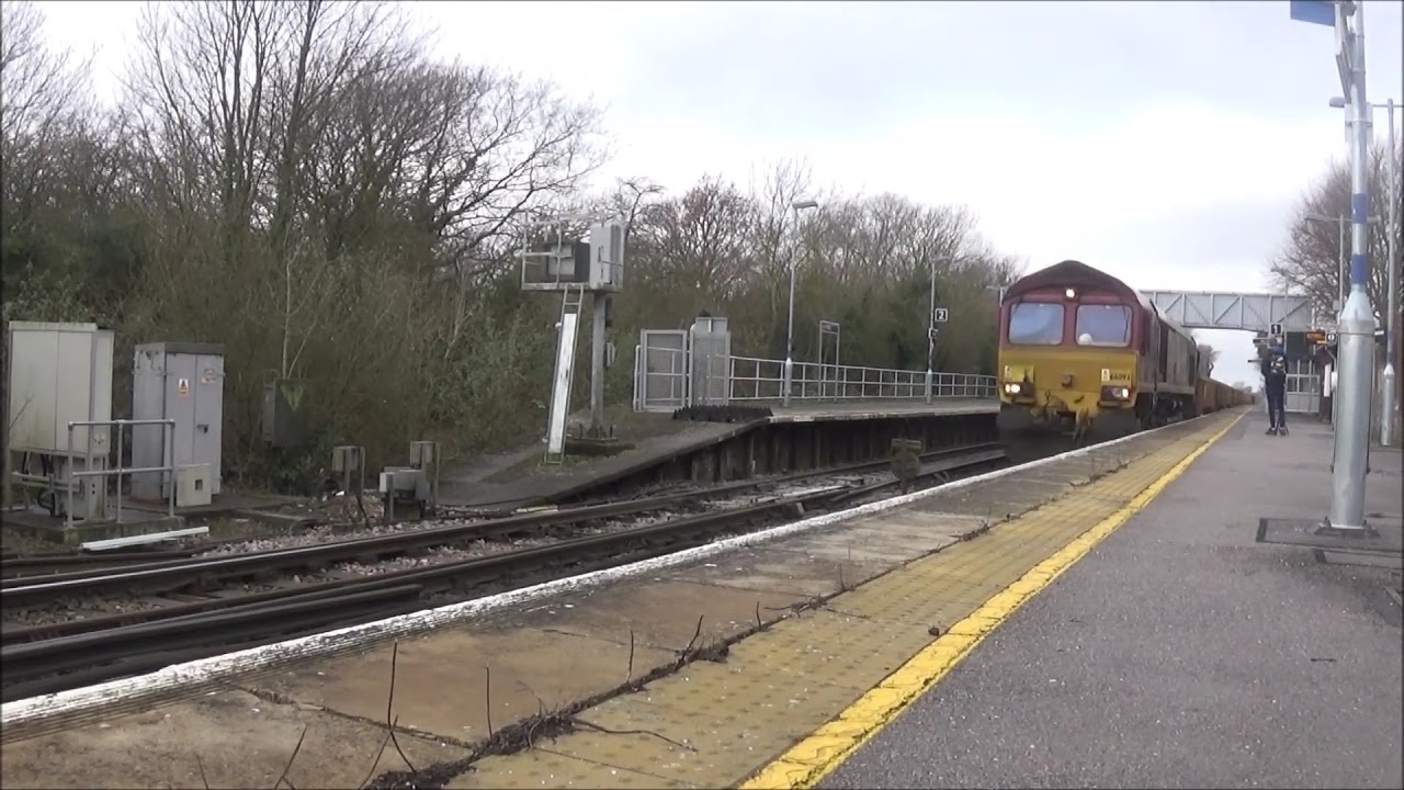 Ews class 66093 pulling ballest wagons - YouTube