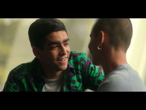 Kisses between Omar Shanaa and Ander Muñoz from Elite