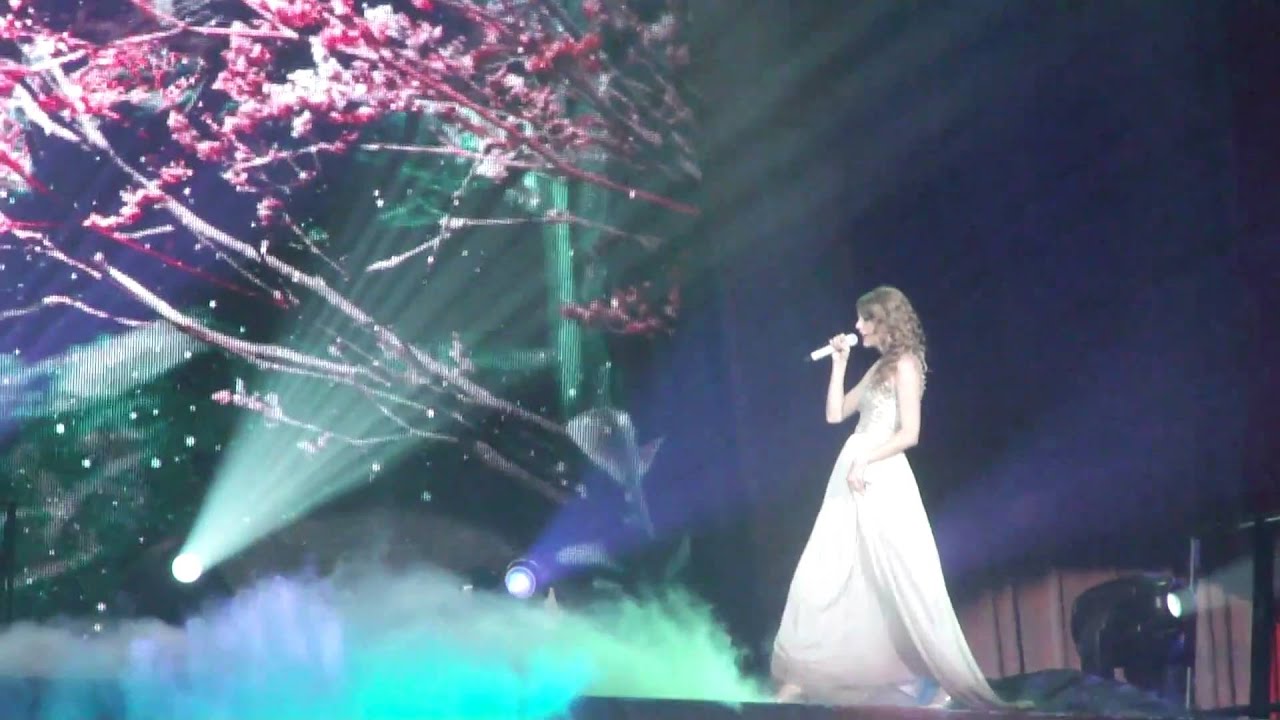 Taylor Swift - Enchanted Live Le Zenith 17.03.11 - YouTube