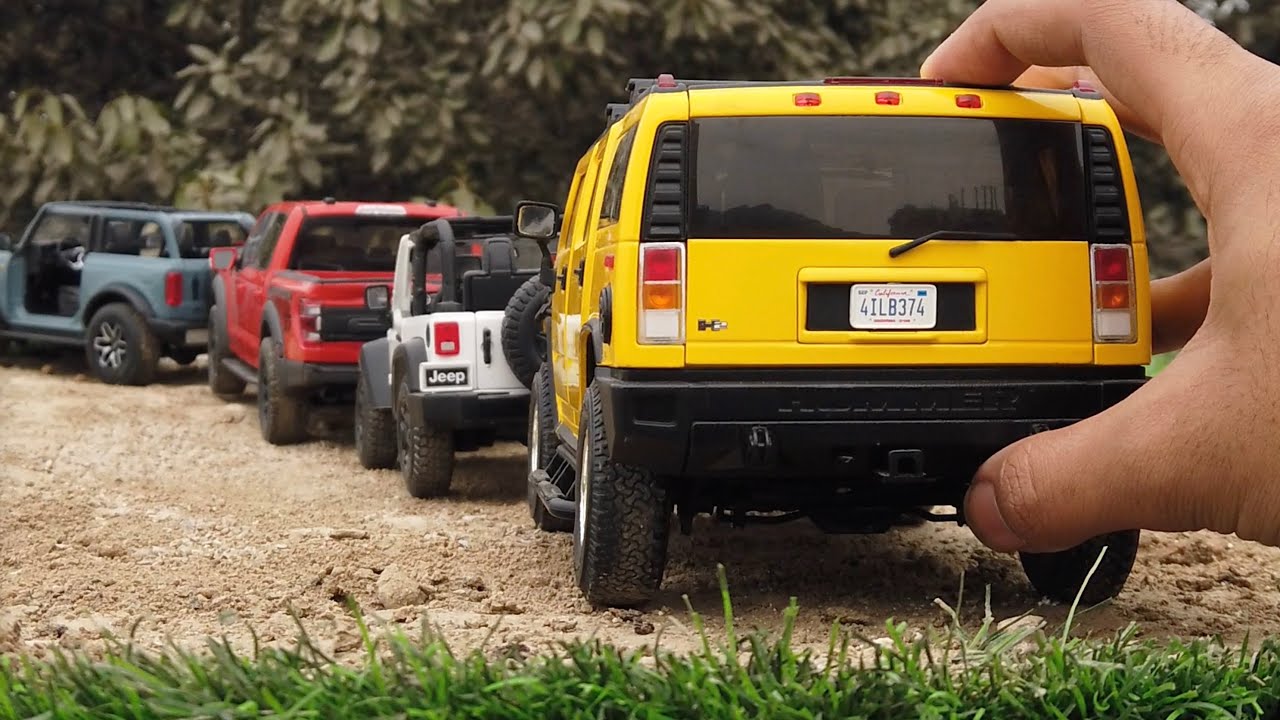 Mini American SUVs & Trucks Collection Offroading | 1:18 Scale Diecast ...