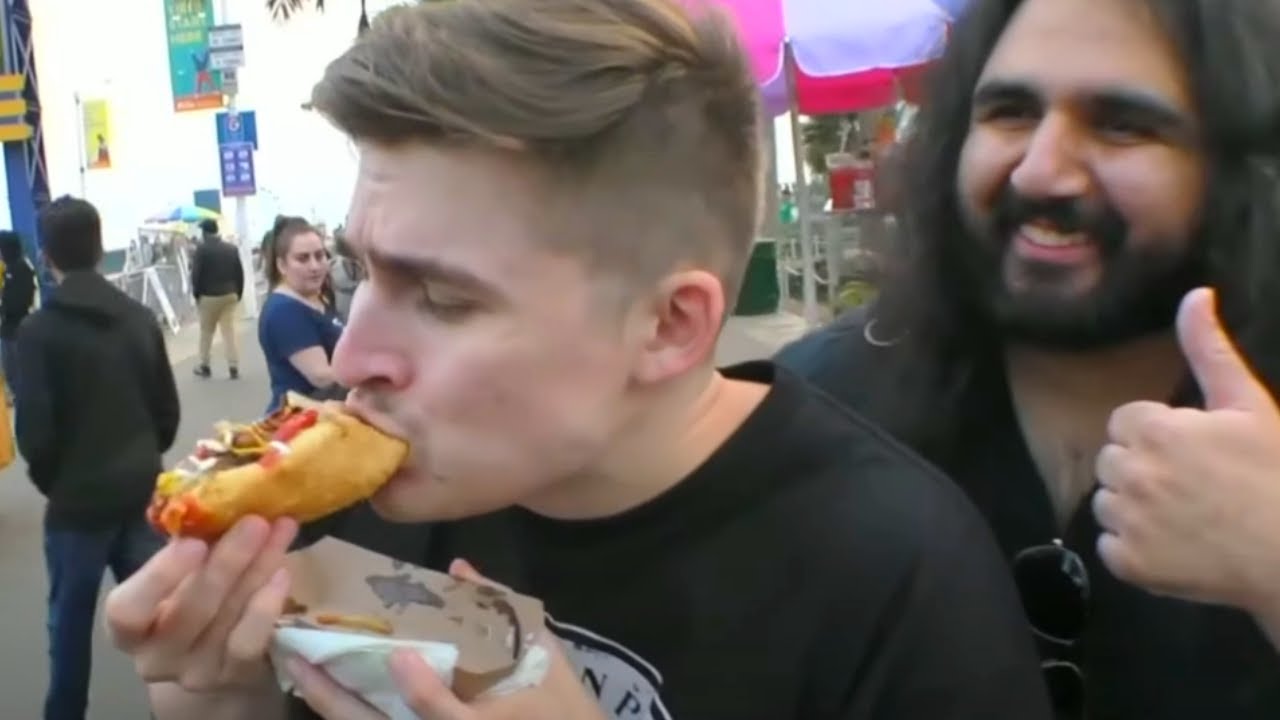 The Biggest Streamers In The World Go On A Scavenger Hunt - YouTube