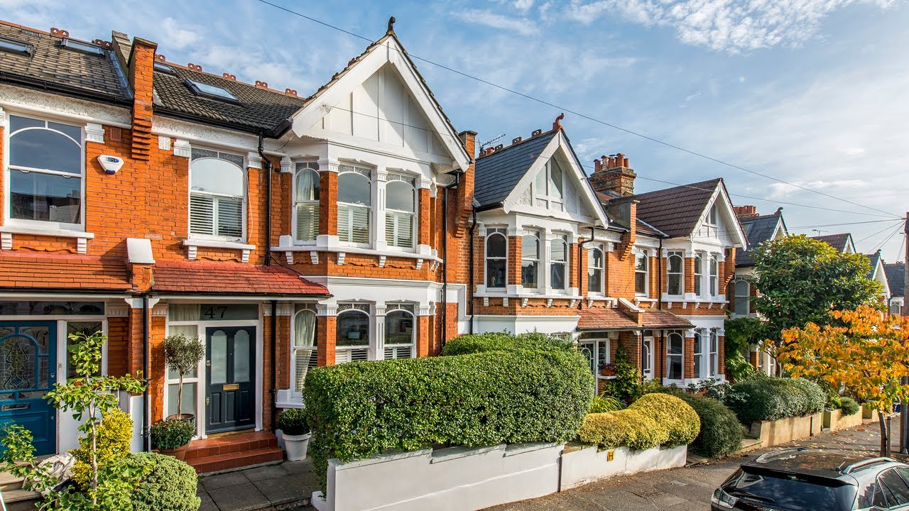A SPECTACULAR FIVE BEDROOM FAMILY HOME IN THE NORTH DULWICH TRIANGLE ...