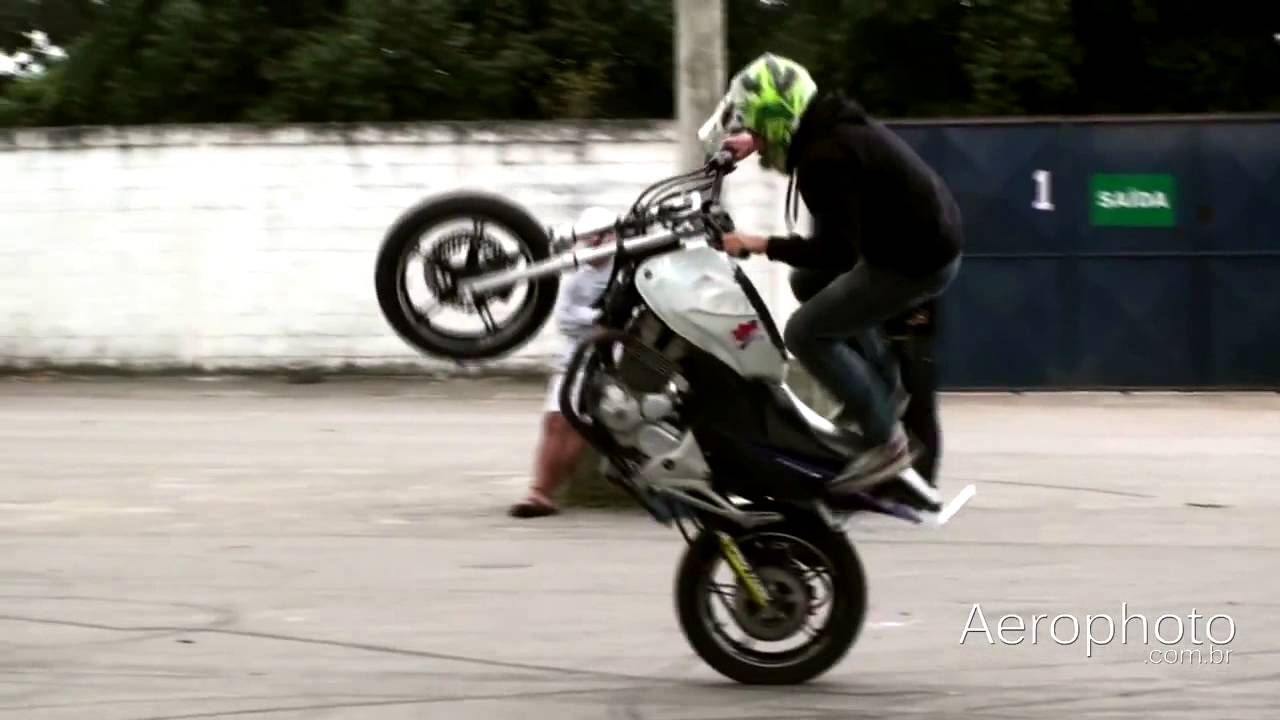 eXtreme motor show aracruz-ES wheeling/stunt show - YouTube
