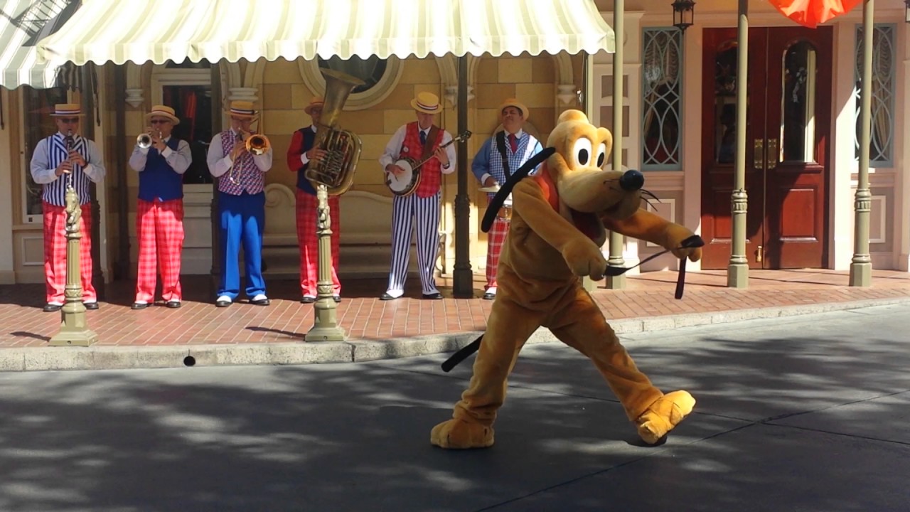 Pluto's Dance at Disneyland - YouTube