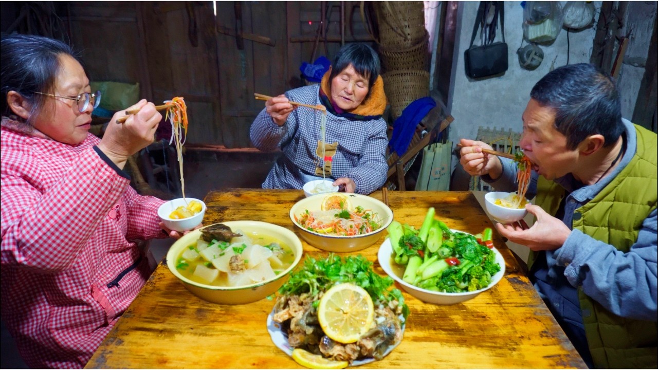 Harvest Lemon for Traditional Country Cooking | Primitive Village Life ...