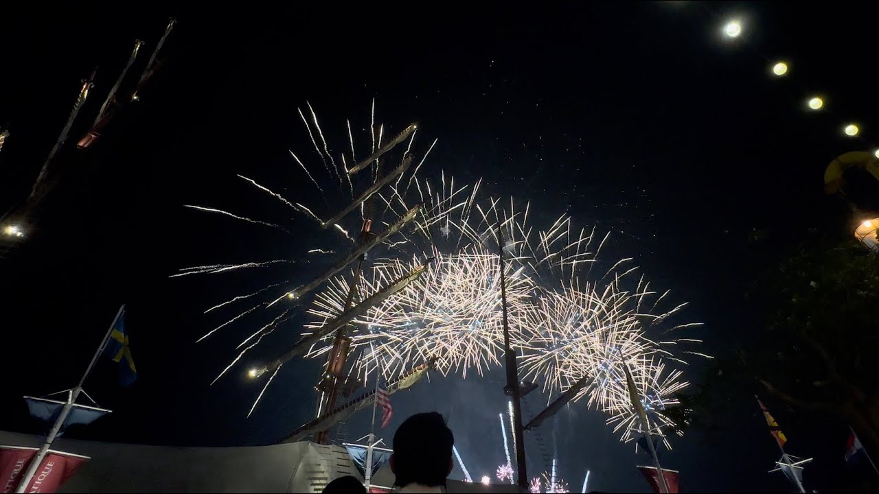 Fireworks | 22-4-2023 | Asiatique The Riverfront. - YouTube