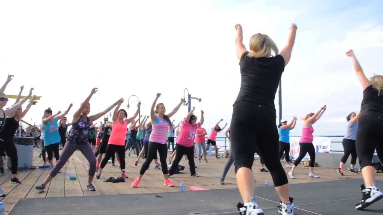 Lou Ferrigno Teaches Six Week Fitness Class on the Santa Monica Pier ...