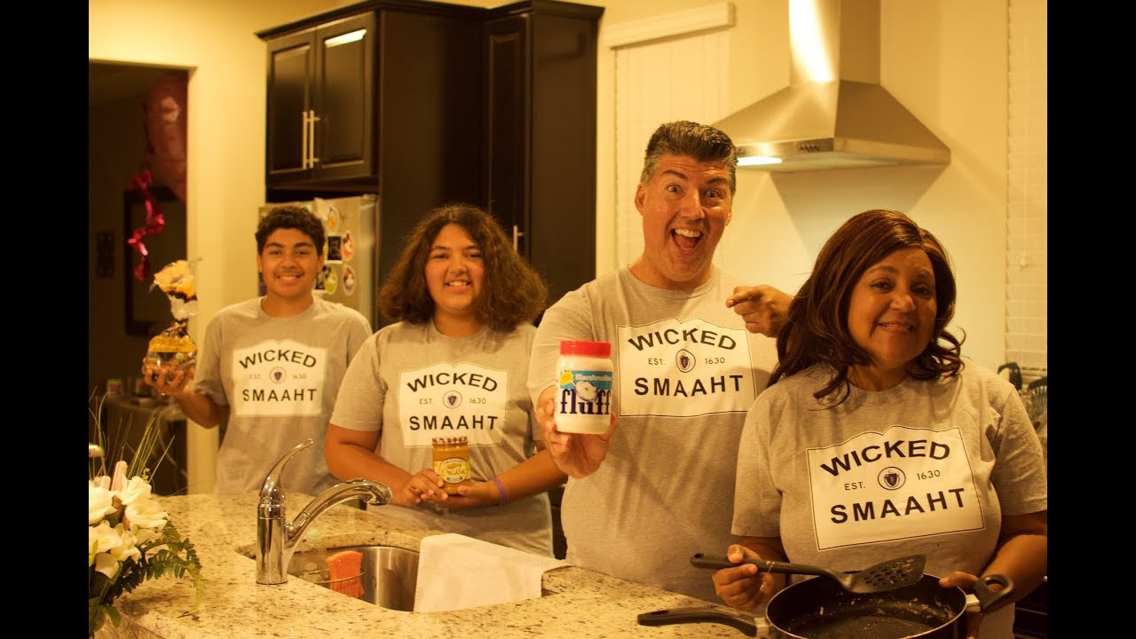 HOW TO MAKE A FLUFFERNUTTER (FLUFFAHNUTTAH) SANDWICH! - YouTube