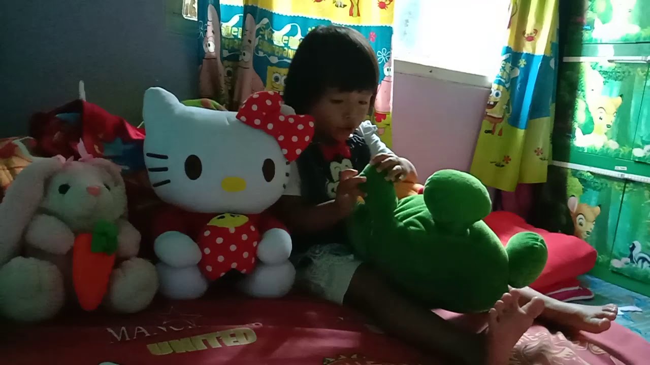 bermain boneka - YouTube