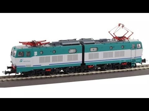 Roco FS E.656.009 “Caimano” Electric Locomotive, XMPR livery pulling ...