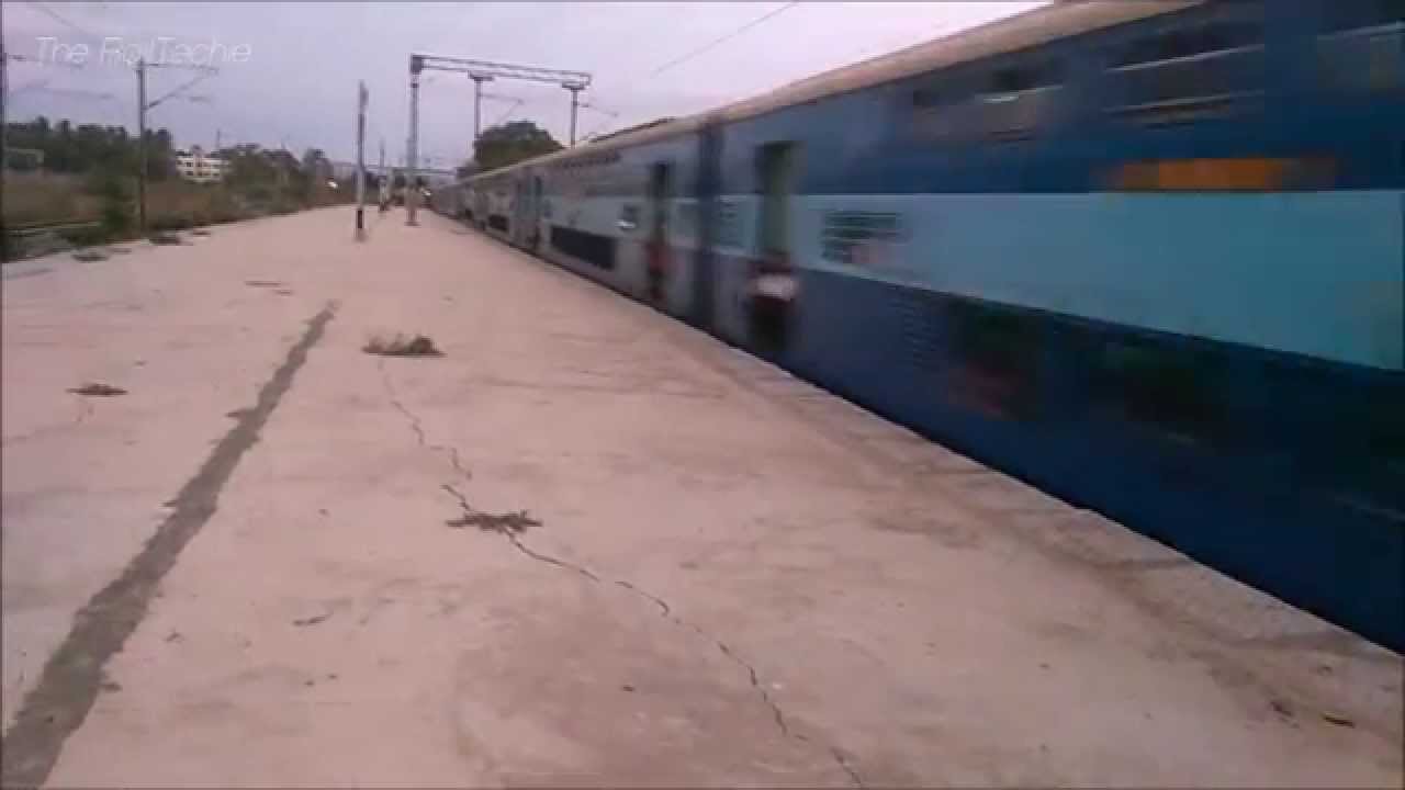 Unique Double Decker Superfast Flying Ranee At Kelve! - YouTube