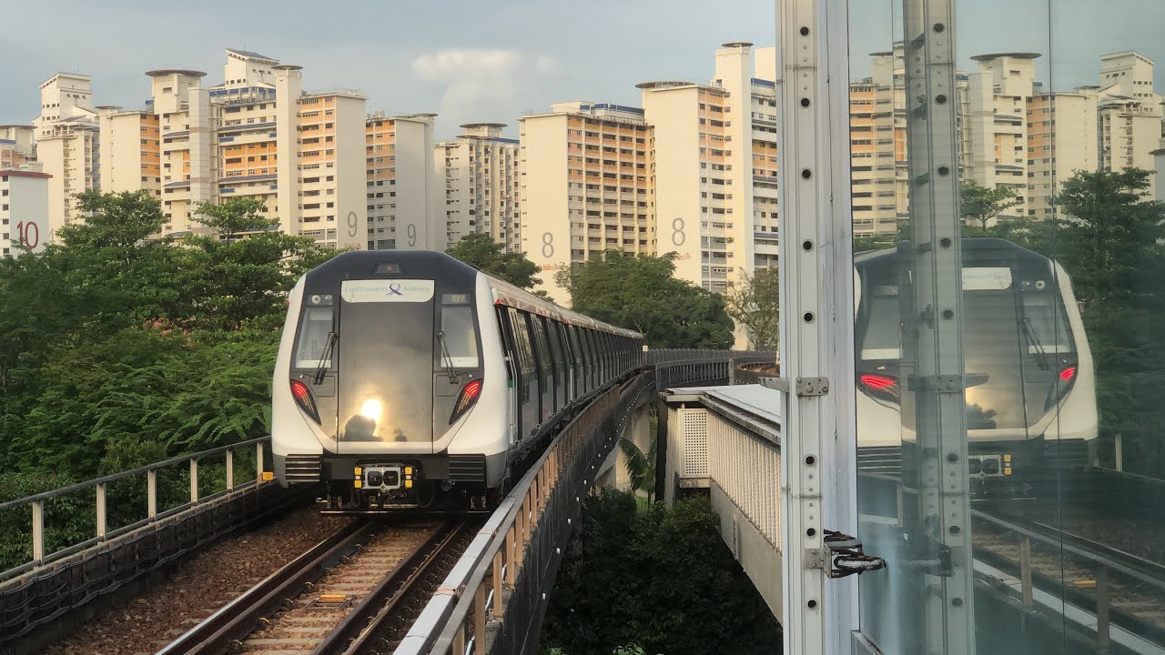 [EXCLUSIVE] MRTravels on the East West Line: R151 Trainset 823/824 ...