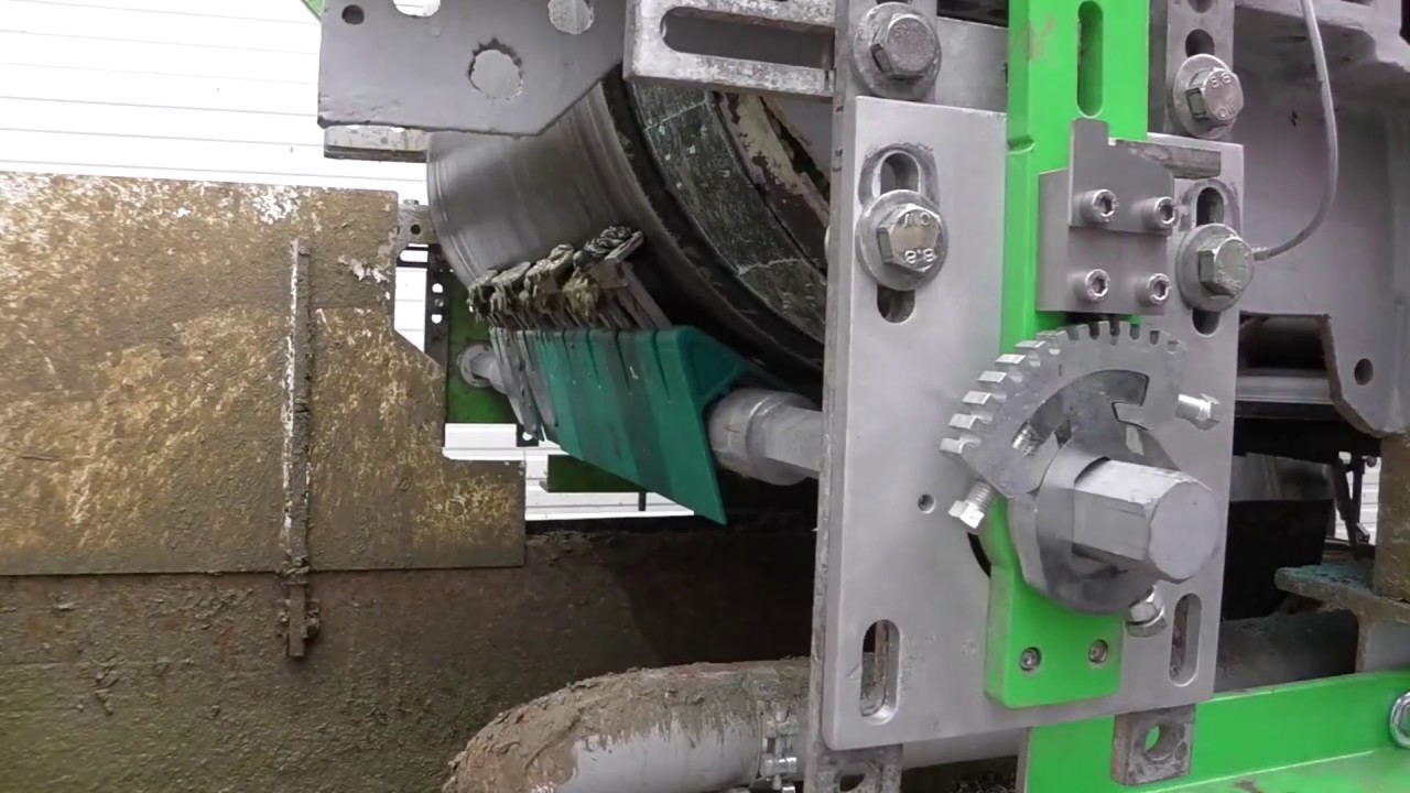 Conveying: Starclean Primary Cleaner in action - YouTube