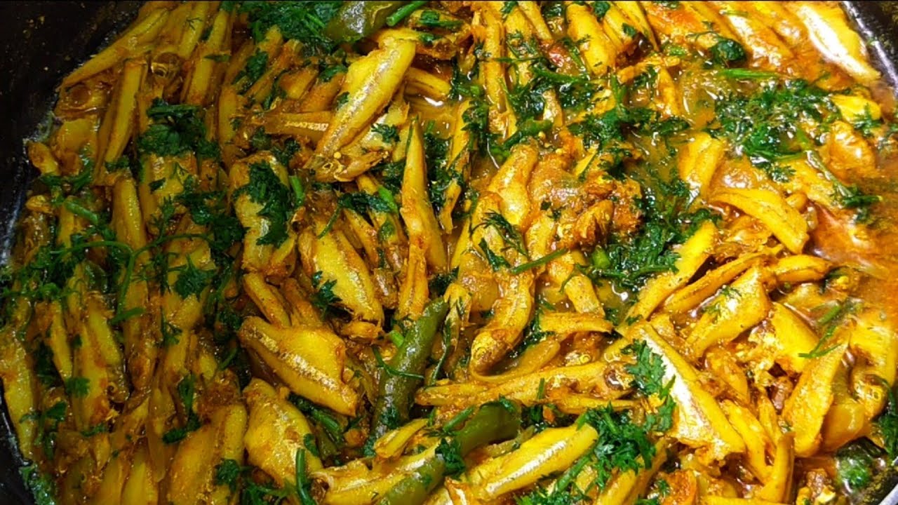 Bangladeshi Small Fish Recipe | Mola Macher Recipe | Small Fish Curry ...