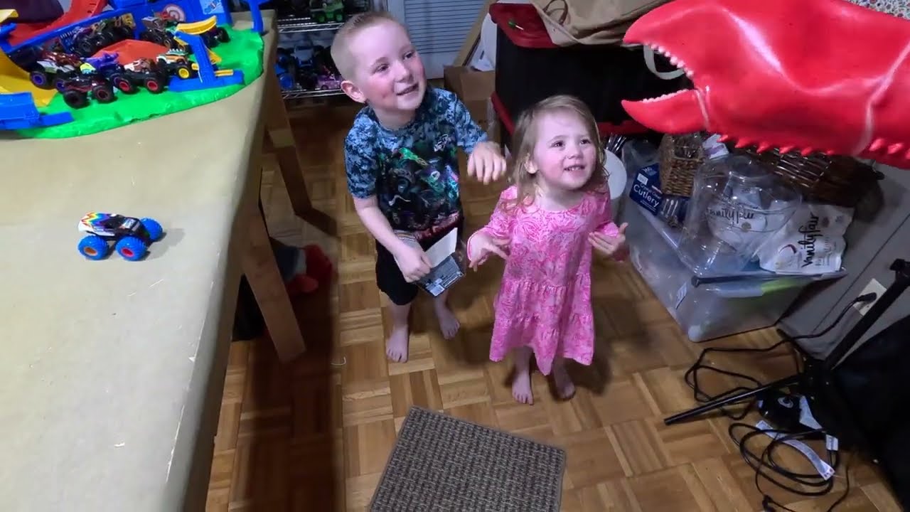 MONSTER JAM Series 30 Monster Trucks - YouTube