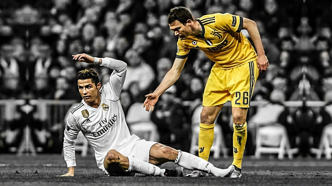 Cristiano Ronaldo Loses Control | Fights & Angry Moments - YouTube