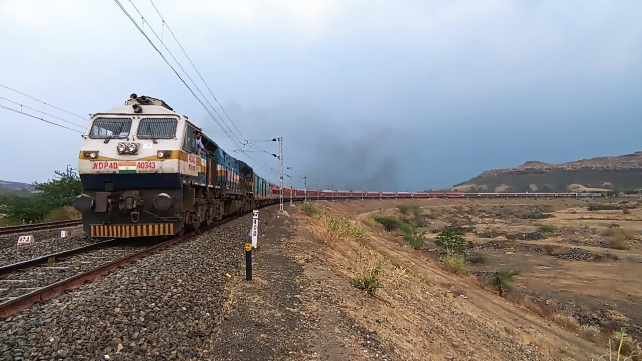16506 KSR Bengaluru-Gandhidham Express Passing Daundaj Curve - YouTube