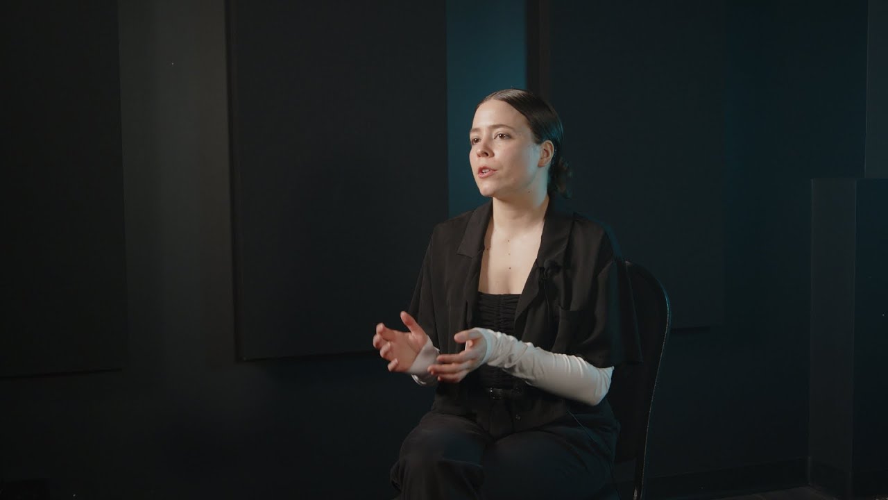 Kee Avil, créatrice en résidence - YouTube
