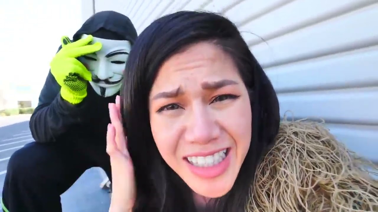 Vy Qwaint! I JOIN HACKERS vs CLOAKER! Surprising my Best Friend Regina ...