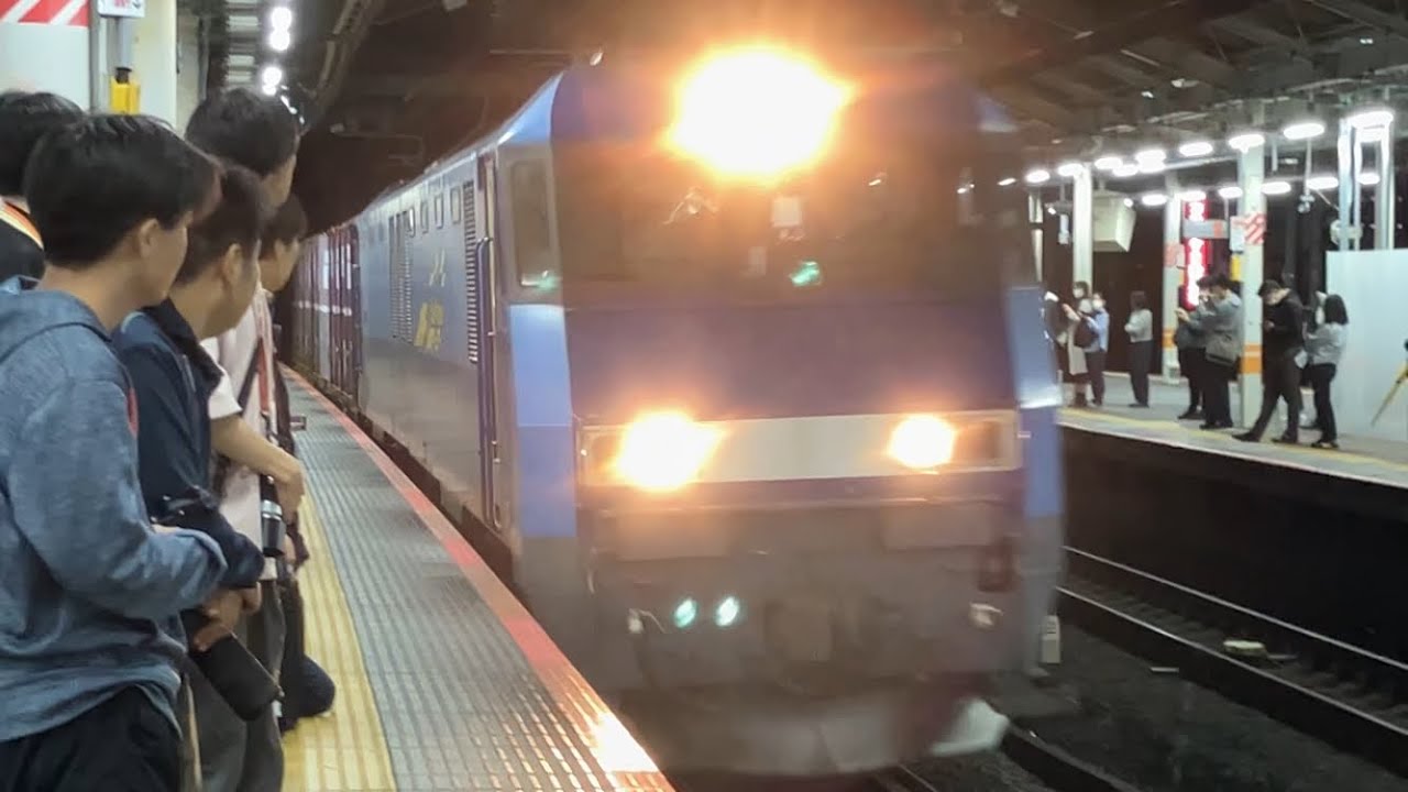 JR貨物EH200形5号機＋コキ15両が赤羽駅5番線を高速通過するシーン（6082レ・高A210・コンテナ輸送） - YouTube