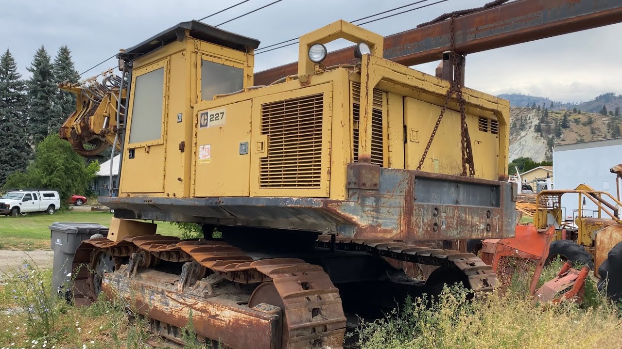 Caterpillar 227 stroke delimber . - YouTube