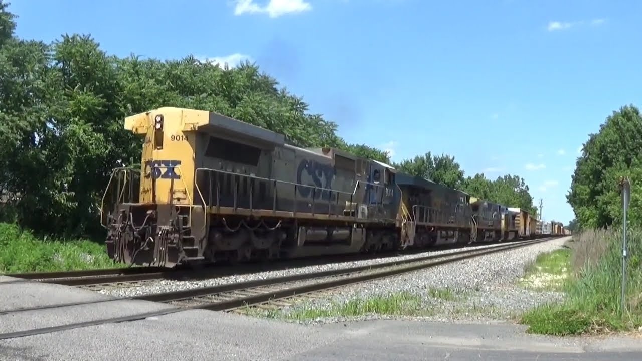 A Long Hood Forward Dash 9 Leads M371 Past Batavia Farm Road - YouTube
