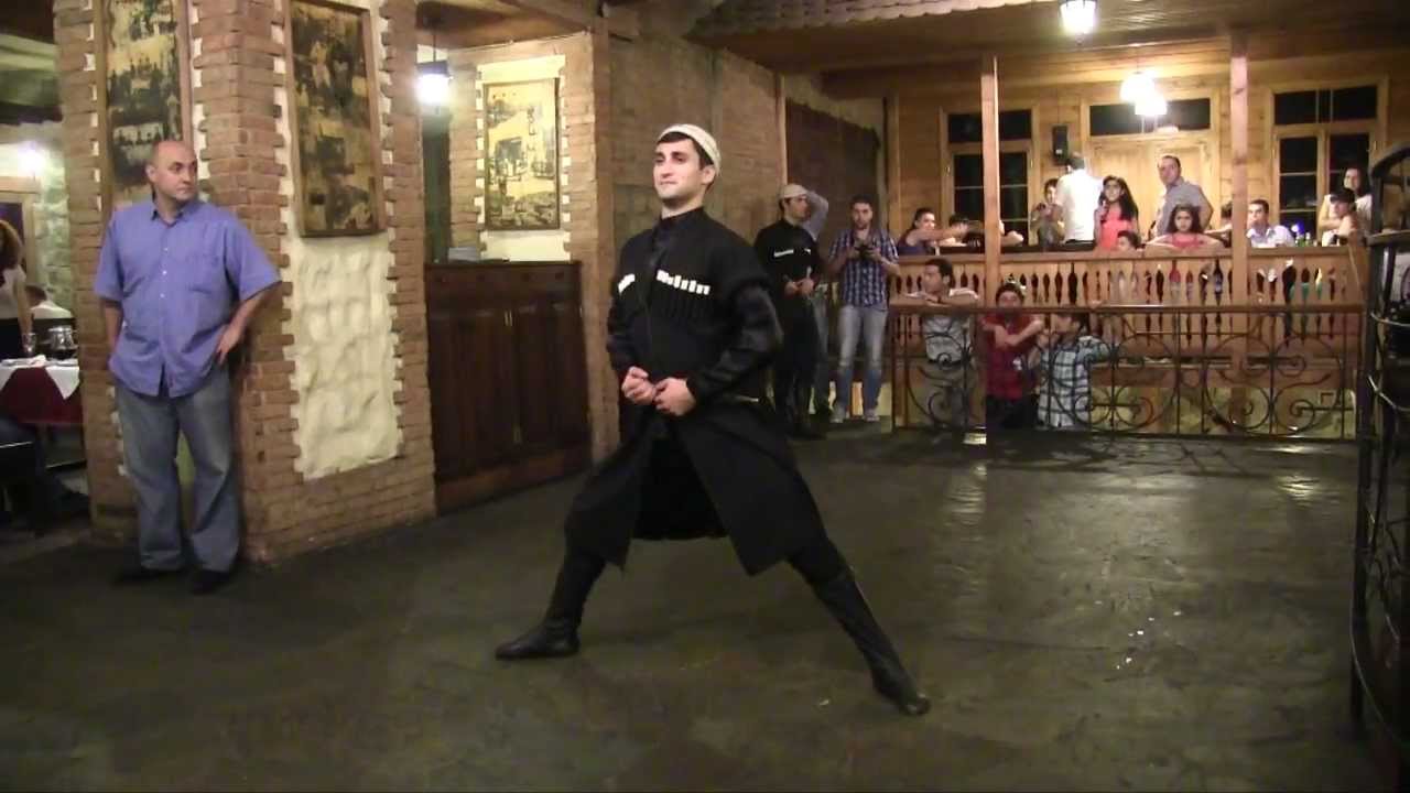 Georgisk dans på menuen - YouTube