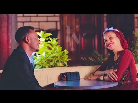 Xariir Ahmed Ft Rowda Keyf _ Kugu Qorey Kashayda Qaali Full Video - YouTube