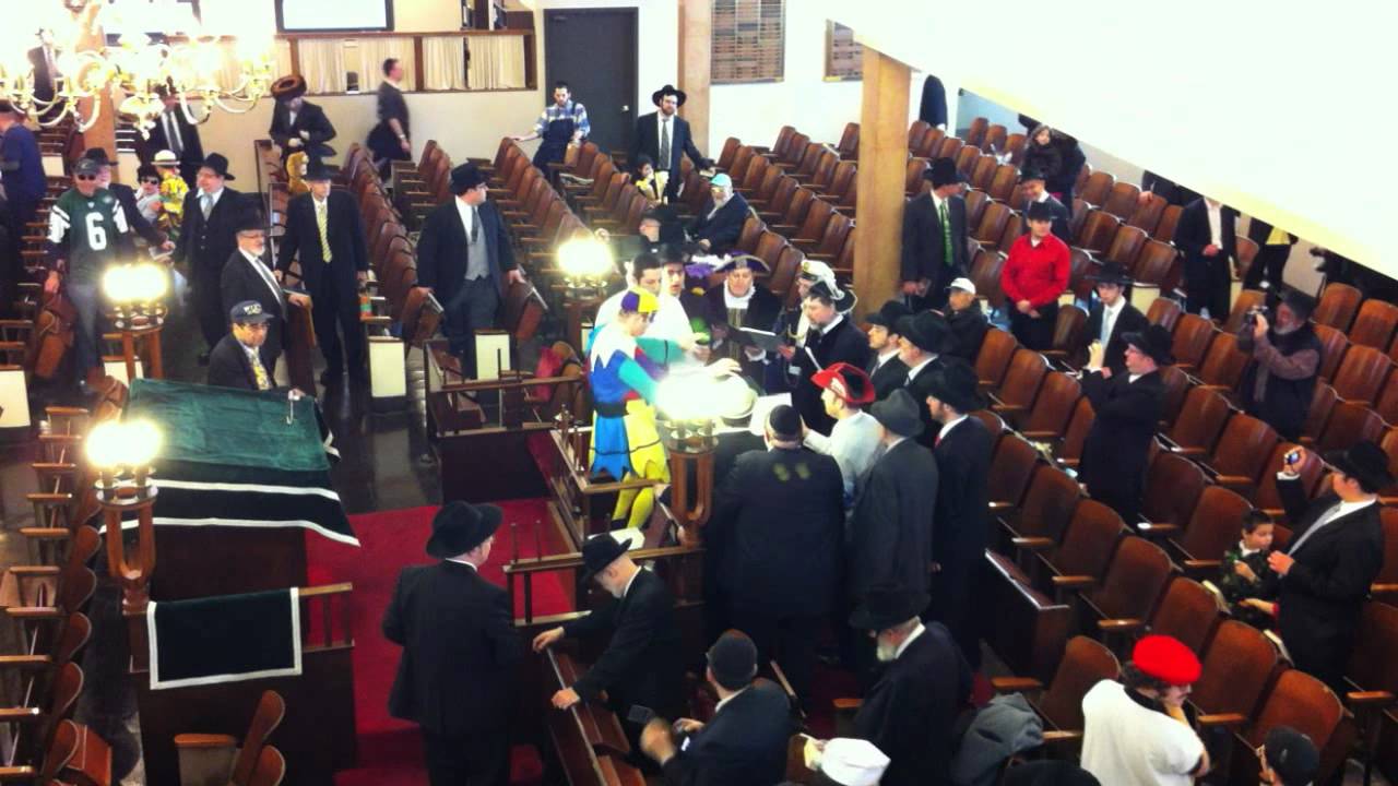 Choir of Khal Adath Jeshurun Sings in Shul on Purim - YouTube