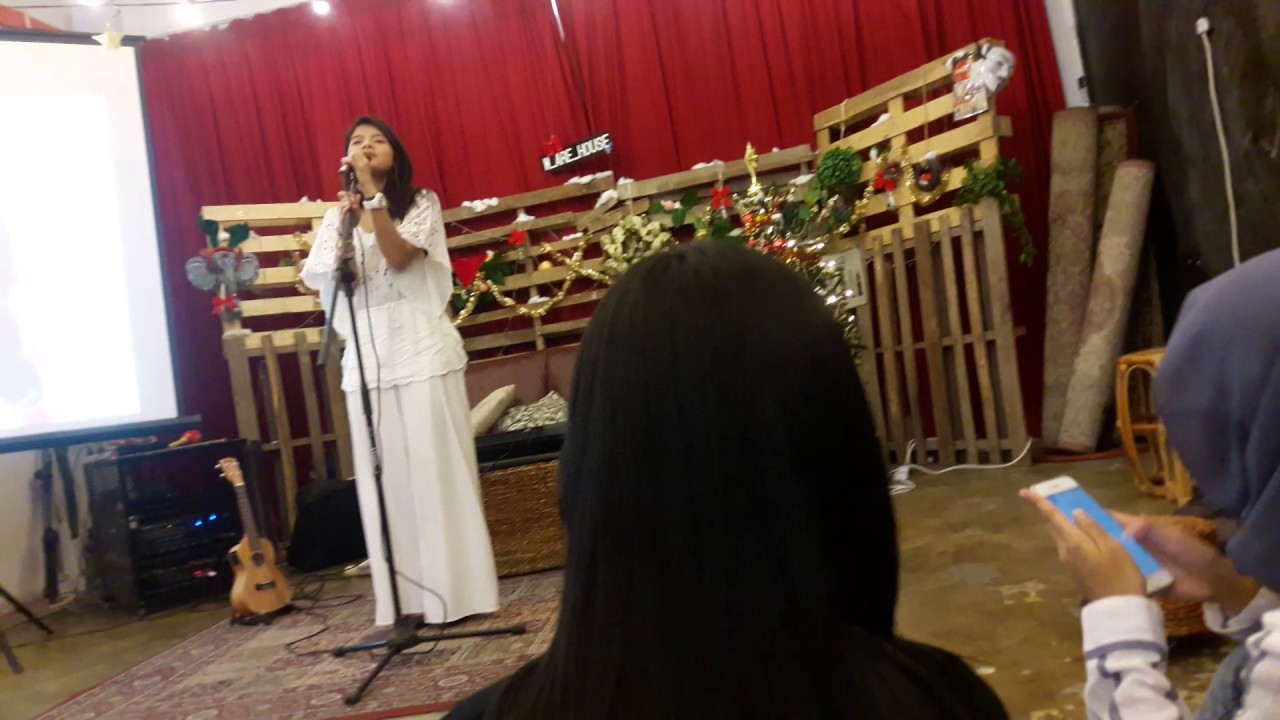Nik Qistina - Young Hearts live at #GCFP2016 - YouTube