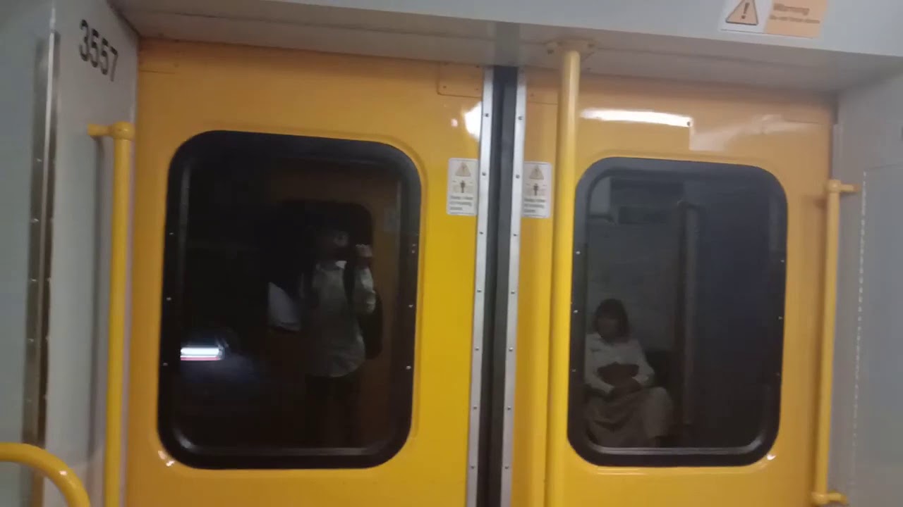 Transport Sydney Trains K Set from Wynyard to Circular Quay(To Central ...