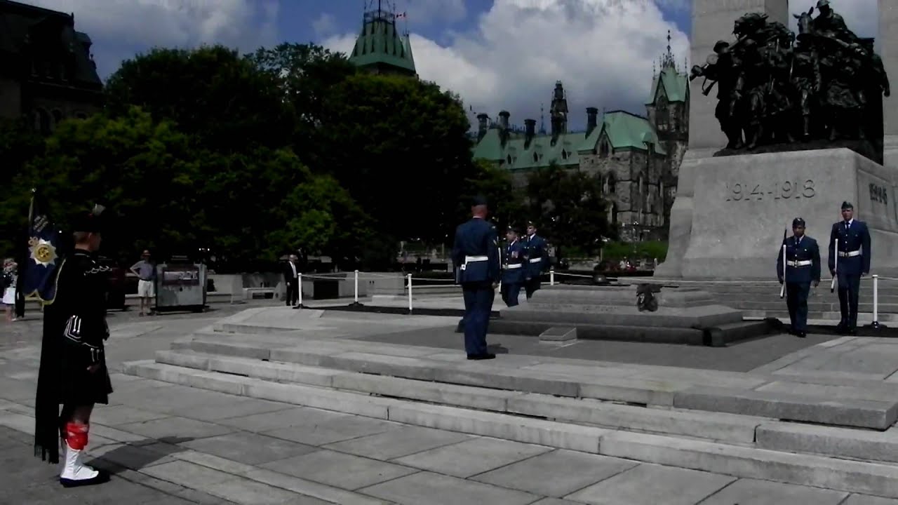 Ceremonial Changing of the Guard Ceremony at Ottawa Cenotaph 2010 - YouTube
