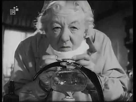 Margaret Rutherford als Miss Marple
