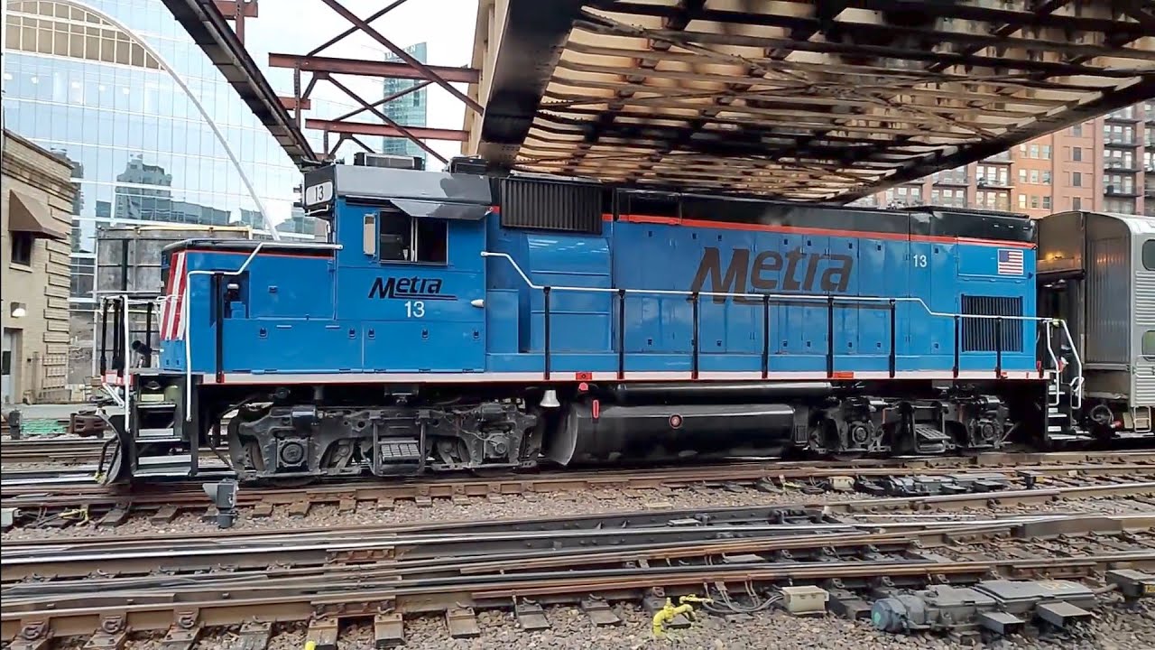 Metra GP15-1 13 switch move at Chicago's Ogilvie Transportation Center ...