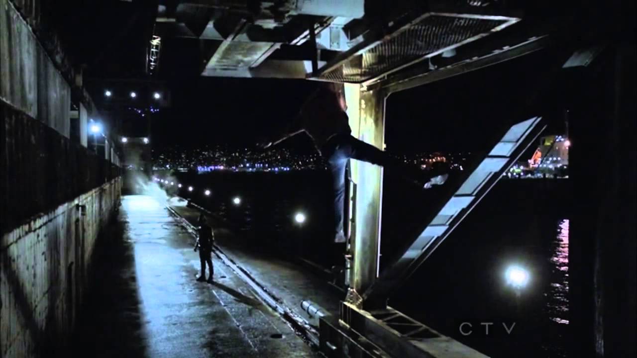 Green Arrow Chasing Criminal- Episode 12 Vertigo - YouTube