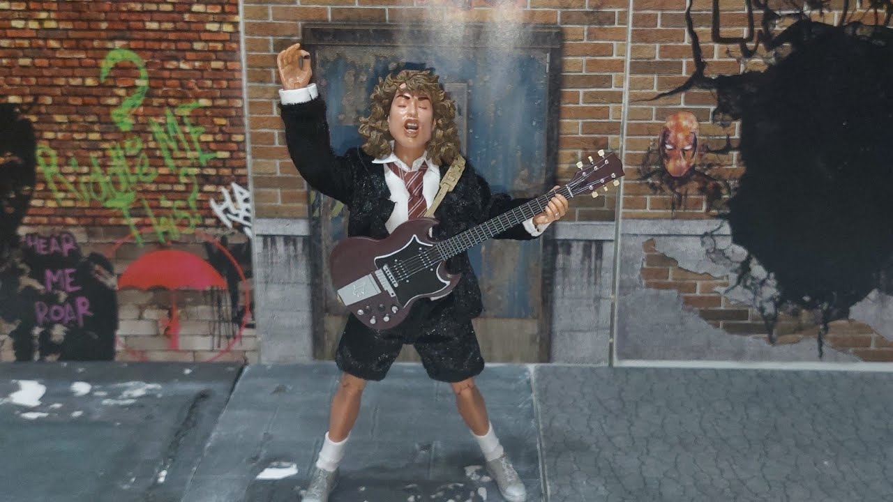 unboxing video review en español de figura neca Clothed ACDC angus ...