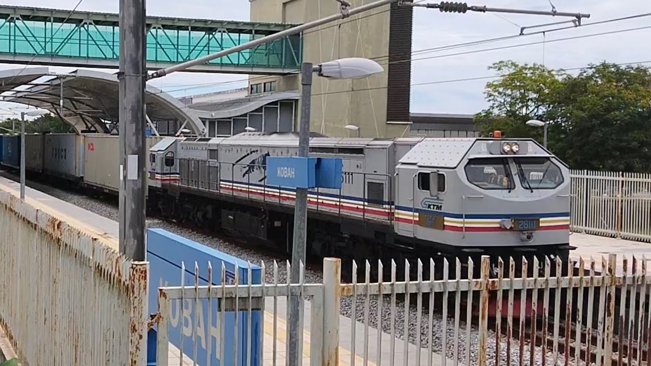 train spotting ktmb cargo Kempas 29115 & Tanjung Piai 26111 - YouTube